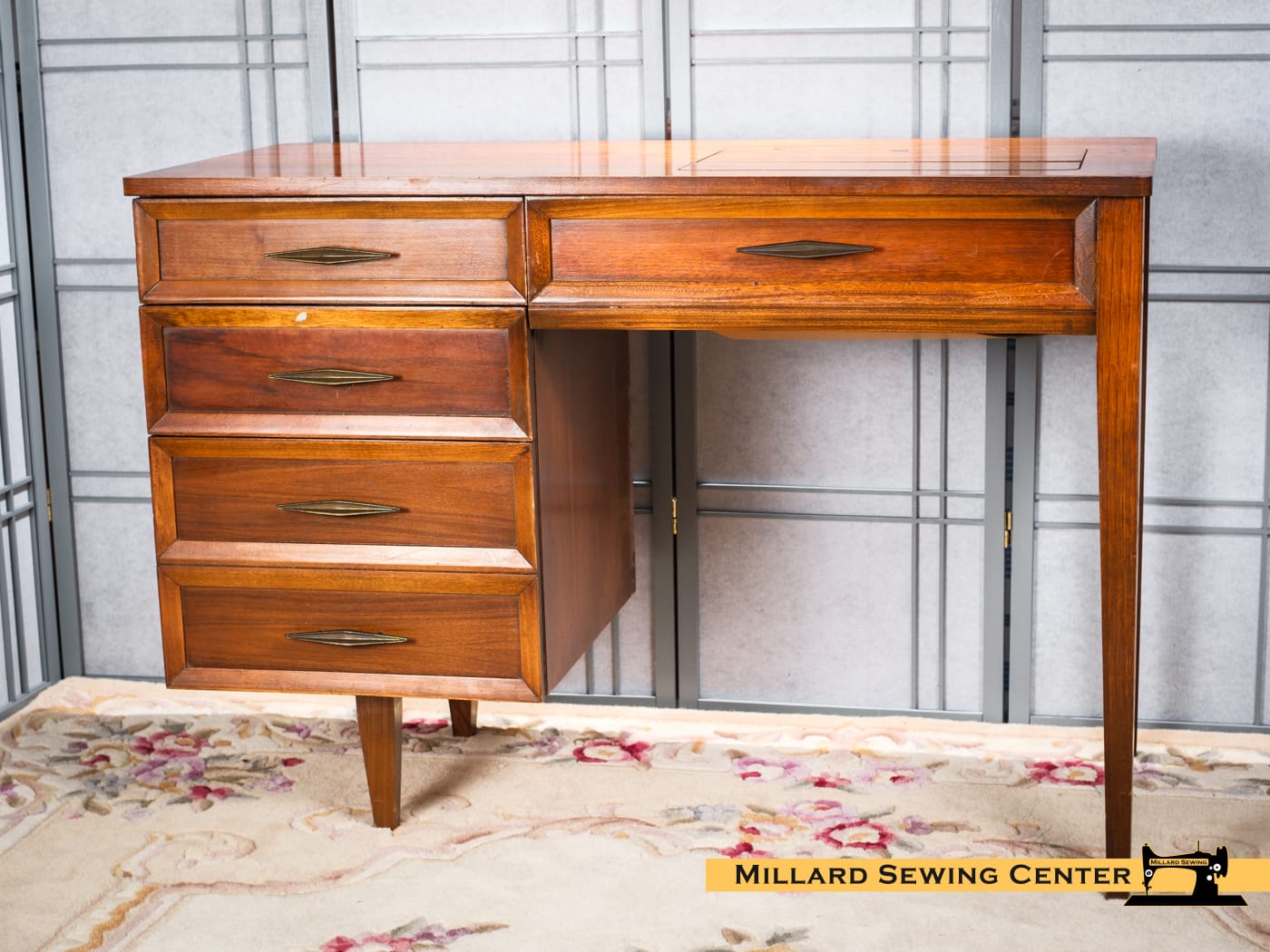 Singer, Bakersfield Cabinet – Millard Sewing Center